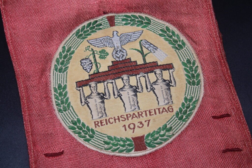 Original NSDAP Reichsparteitag 1937 Table / Wall Flag – Wolfgang Historica